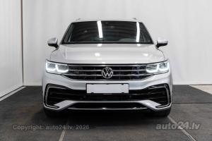 Grey Volkswagen Tiguan 2021 in Tallinn, with an engine capacity of 1.50 L and mileage of 82 thousand km for 23900 €, photo 3 on AUTOMOTO.COM.LV
