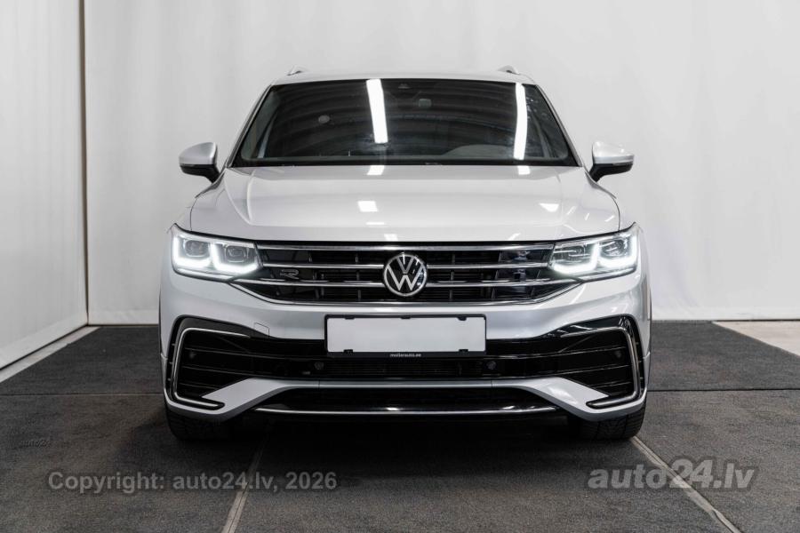 Grey Volkswagen Tiguan 2021 in Tallinn, with an engine capacity of 1.50 L and mileage of 82 thousand km for 23900 €, photo 3 on AUTOMOTO.COM.LV