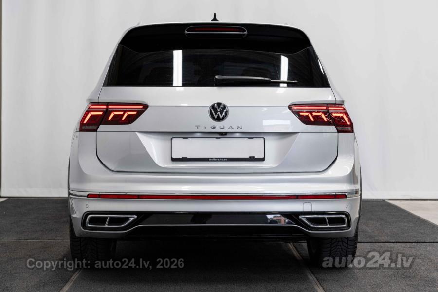 Grey Volkswagen Tiguan 2021 in Tallinn, with an engine capacity of 1.50 L and mileage of 82 thousand km for 23900 €, photo 7 on AUTOMOTO.COM.LV
