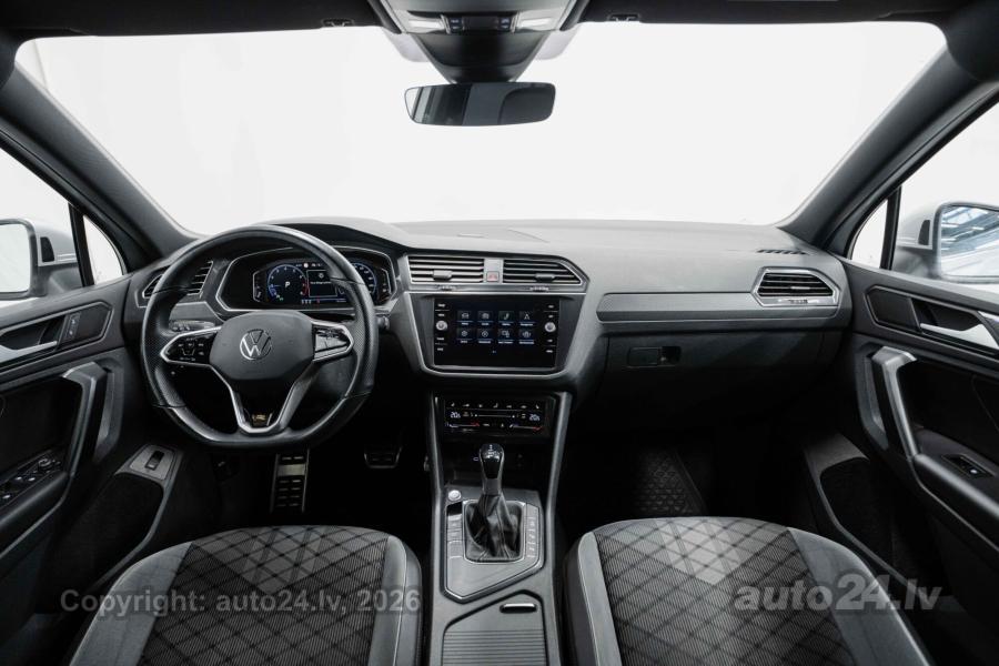 Grey Volkswagen Tiguan 2021 in Tallinn, with an engine capacity of 1.50 L and mileage of 82 thousand km for 23900 €, photo 10 on AUTOMOTO.COM.LV