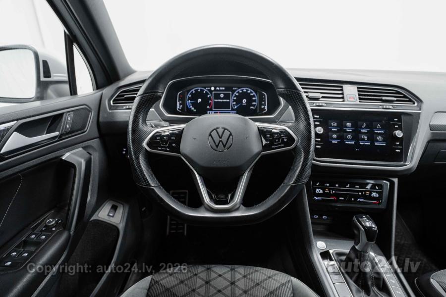 Grey Volkswagen Tiguan 2021 in Tallinn, with an engine capacity of 1.50 L and mileage of 82 thousand km for 23900 €, photo 11 on AUTOMOTO.COM.LV
