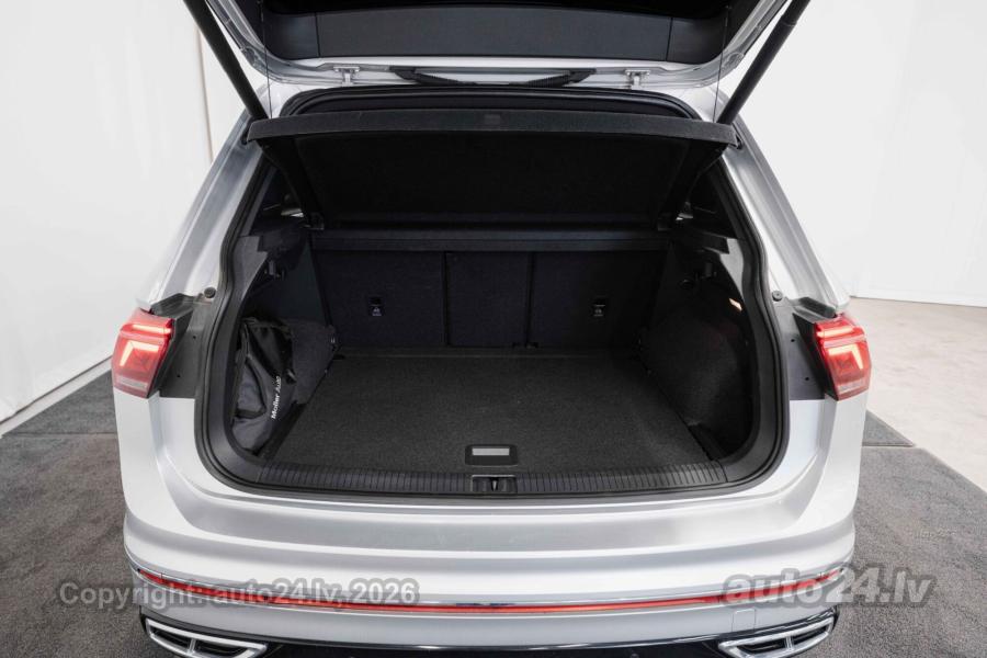 Grey Volkswagen Tiguan 2021 in Tallinn, with an engine capacity of 1.50 L and mileage of 82 thousand km for 23900 €, photo 16 on AUTOMOTO.COM.LV