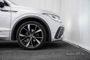 Grey Volkswagen Tiguan 2021 in Tallinn, with an engine capacity of 1.50 L and mileage of 82 thousand km for 23900 €, photo 17 on AUTOMOTO.COM.LV