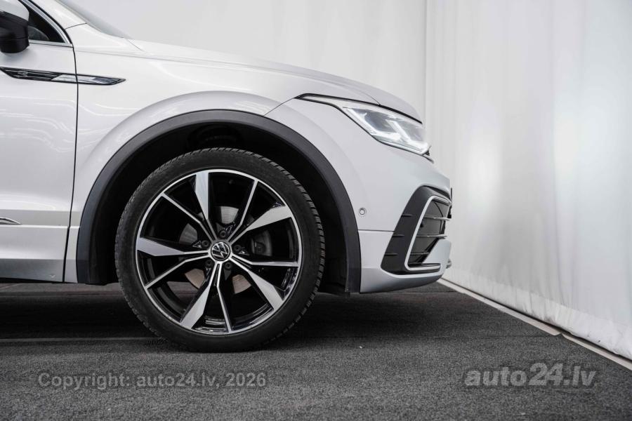 Grey Volkswagen Tiguan 2021 in Tallinn, with an engine capacity of 1.50 L and mileage of 82 thousand km for 23900 €, photo 17 on AUTOMOTO.COM.LV
