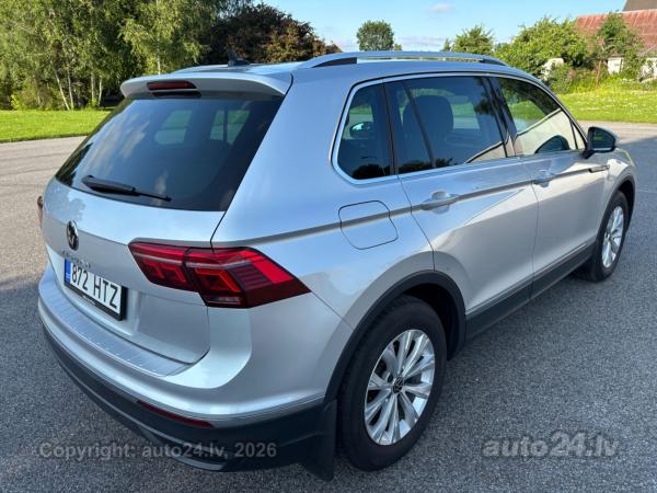 Grey Volkswagen Tiguan 2021 in Tallinn, with an engine capacity of 1.50 L and mileage of 76 thousand km for 23900 €, photo 4 on AUTOMOTO.COM.LV