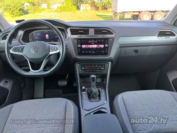 Grey Volkswagen Tiguan 2021 in Tallinn, with an engine capacity of 1.50 L and mileage of 76 thousand km for 23900 €, photo 6 on AUTOMOTO.COM.LV