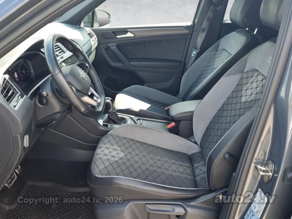 Grey Volkswagen Tiguan 2021 in Johvi, with an engine capacity of 2.00 L and mileage of 114 thousand km for 25900 €, photo 5 on AUTOMOTO.COM.LV