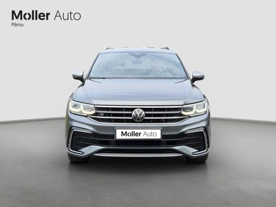 Pelēks Volkswagen Tiguan 2021 Pērnava, ar dzinēja tilpumu 1.50 L un nobraukumu 99 tūkst. km par 28950 €, foto 4 vietnē AUTOMOTO.COM.LV