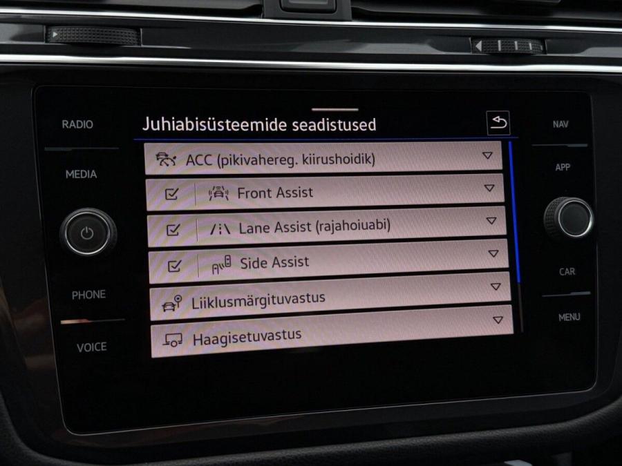 Pelēks Volkswagen Tiguan 2021 Pērnava, ar dzinēja tilpumu 1.50 L un nobraukumu 99 tūkst. km par 28950 €, foto 17 vietnē AUTOMOTO.COM.LV