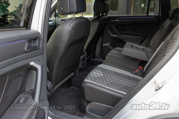 Grey Volkswagen Tiguan 2021 in Tallinn, with an engine capacity of 2.00 L and mileage of 89 thousand km for 31900 €, photo 10 on AUTOMOTO.COM.LV