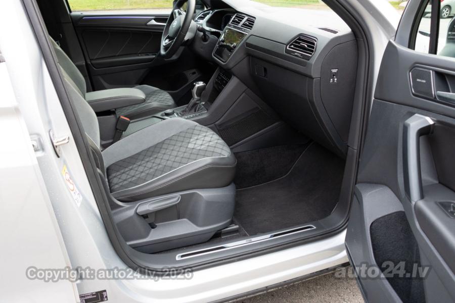 Grey Volkswagen Tiguan 2021 in Tallinn, with an engine capacity of 2.00 L and mileage of 89 thousand km for 31900 €, photo 12 on AUTOMOTO.COM.LV