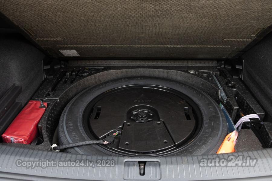 Grey Volkswagen Tiguan 2021 in Tallinn, with an engine capacity of 2.00 L and mileage of 89 thousand km for 31900 €, photo 16 on AUTOMOTO.COM.LV