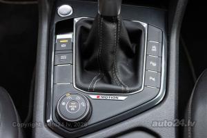 Grey Volkswagen Tiguan 2021 in Tallinn, with an engine capacity of 2.00 L and mileage of 89 thousand km for 31900 €, photo 20 on AUTOMOTO.COM.LV