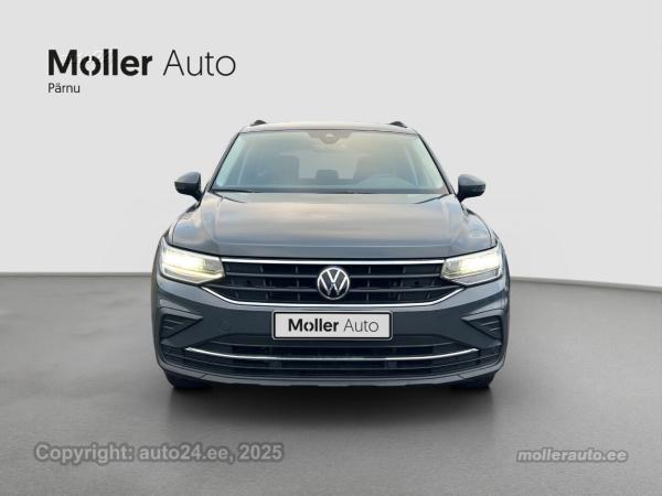 Grey Volkswagen Tiguan 2022 in Parnu, with an engine capacity of 2.00 L and mileage of 100 thousand km for 24900 €, photo 3 on AUTOMOTO.COM.LV