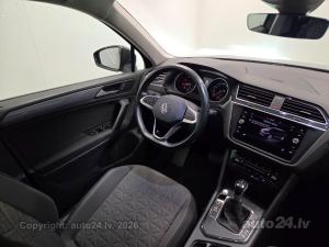 Grey Volkswagen Tiguan 2022 in Tallinn, with an engine capacity of 1.50 L and mileage of 93 thousand km for 21900 €, photo 13 on AUTOMOTO.COM.LV