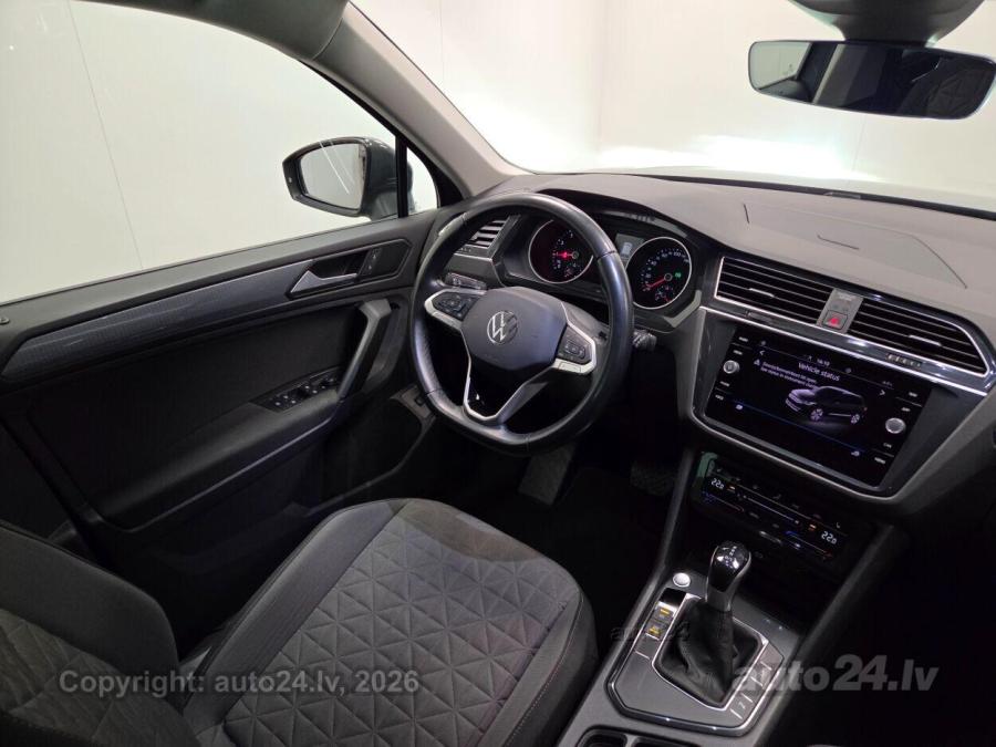 Grey Volkswagen Tiguan 2022 in Tallinn, with an engine capacity of 1.50 L and mileage of 93 thousand km for 21900 €, photo 13 on AUTOMOTO.COM.LV