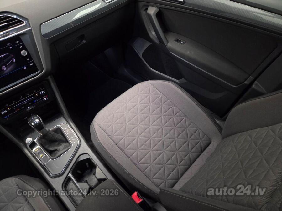 Grey Volkswagen Tiguan 2022 in Tallinn, with an engine capacity of 1.50 L and mileage of 93 thousand km for 21900 €, photo 16 on AUTOMOTO.COM.LV