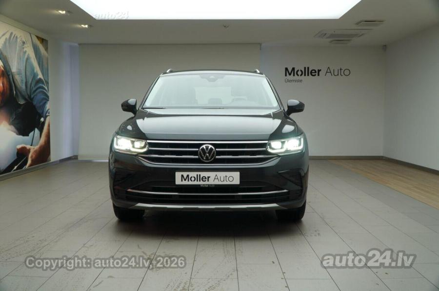 Grey Volkswagen Tiguan 2022 in Tallinn, with an engine capacity of 1.50 L and mileage of 160 thousand km for 24900 €, photo 2 on AUTOMOTO.COM.LV