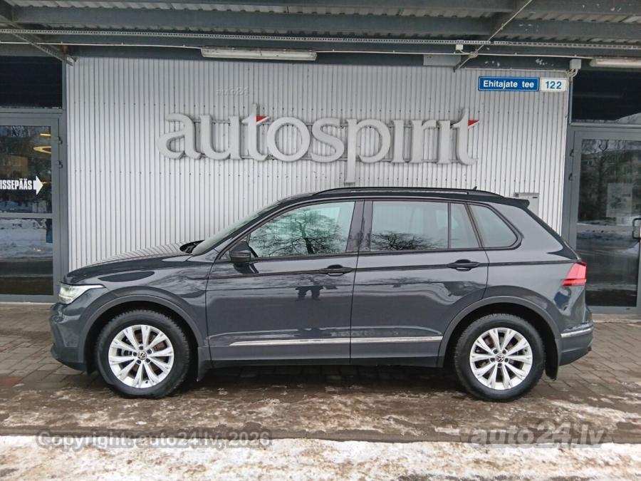 Grey Volkswagen Tiguan 2022 in Tallinn, with an engine capacity of 2.00 L and mileage of 76 thousand km for 23990 €, photo 2 on AUTOMOTO.COM.LV