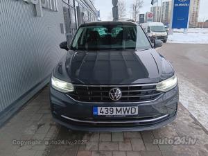 Grey Volkswagen Tiguan 2022 in Tallinn, with an engine capacity of 2.00 L and mileage of 76 thousand km for 23990 €, photo 4 on AUTOMOTO.COM.LV