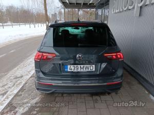 Grey Volkswagen Tiguan 2022 in Tallinn, with an engine capacity of 2.00 L and mileage of 76 thousand km for 23990 €, photo 5 on AUTOMOTO.COM.LV