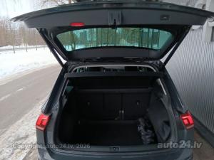 Grey Volkswagen Tiguan 2022 in Tallinn, with an engine capacity of 2.00 L and mileage of 76 thousand km for 23990 €, photo 6 on AUTOMOTO.COM.LV