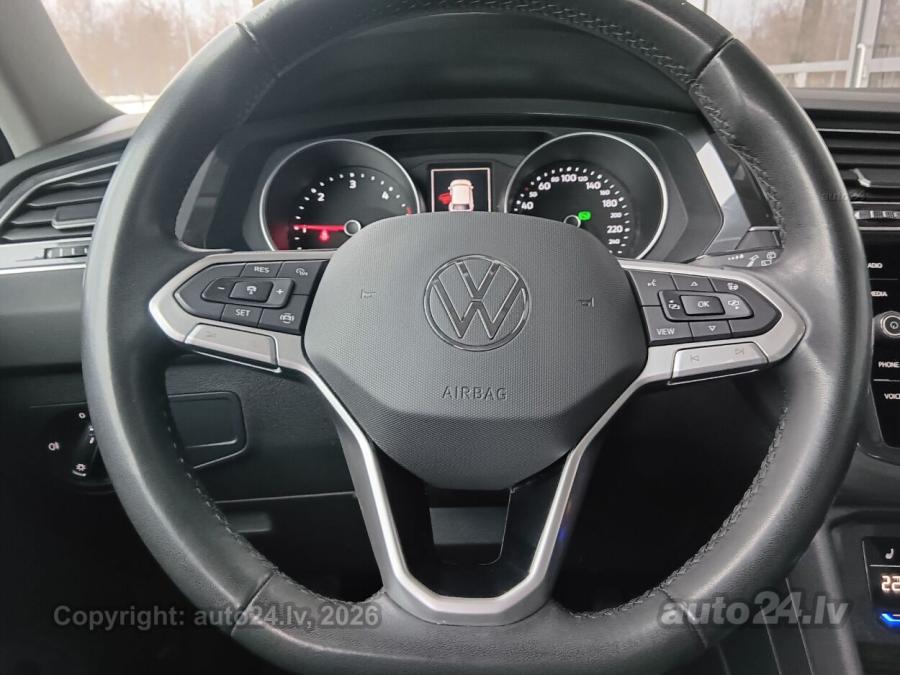 Grey Volkswagen Tiguan 2022 in Tallinn, with an engine capacity of 2.00 L and mileage of 76 thousand km for 23990 €, photo 9 on AUTOMOTO.COM.LV