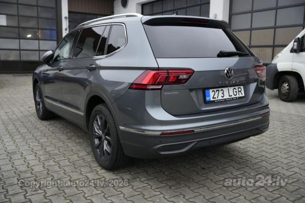Grey Volkswagen Tiguan 2022 in Tallinn, with an engine capacity of 2.00 L and mileage of 118 thousand km for 27500 €, photo 3 on AUTOMOTO.COM.LV
