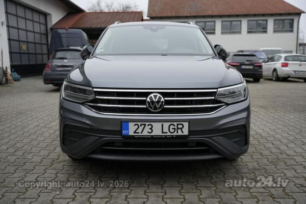 Grey Volkswagen Tiguan 2022 in Tallinn, with an engine capacity of 2.00 L and mileage of 118 thousand km for 27500 €, photo 5 on AUTOMOTO.COM.LV