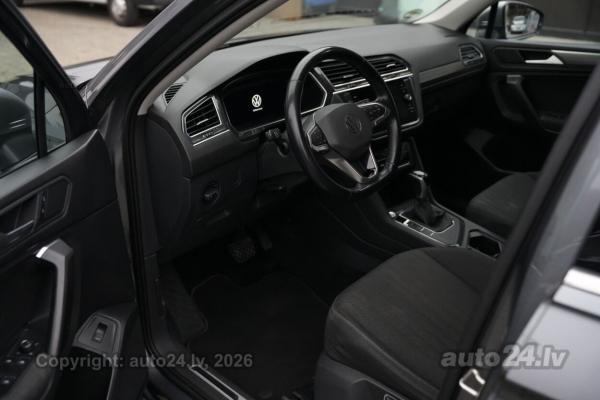 Grey Volkswagen Tiguan 2022 in Tallinn, with an engine capacity of 2.00 L and mileage of 118 thousand km for 27500 €, photo 7 on AUTOMOTO.COM.LV
