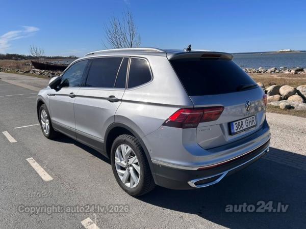 Pelēks Volkswagen Tiguan 2022 Tallina, ar dzinēja tilpumu 1.50 L un nobraukumu 50 tūkst. km par 27490 €, foto 5 vietnē AUTOMOTO.COM.LV