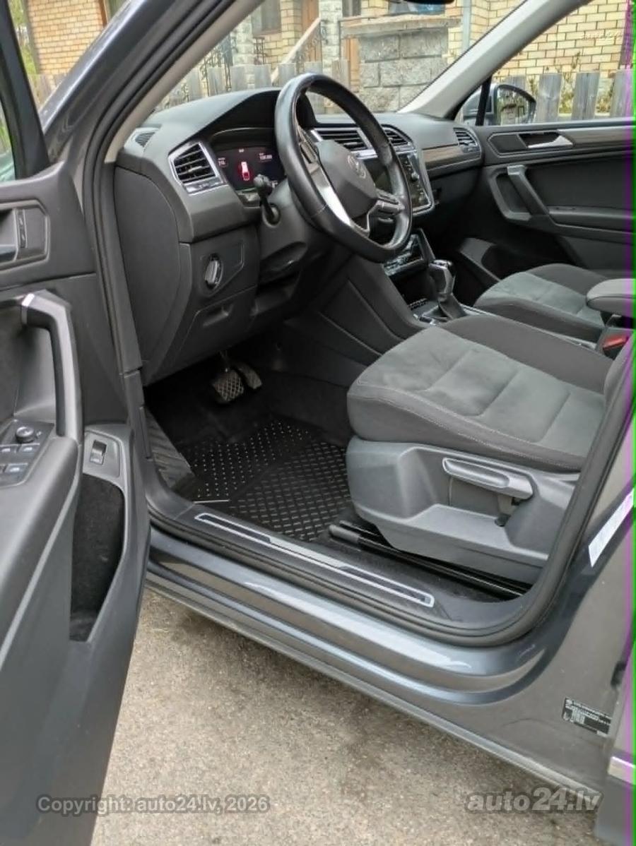 Grey Volkswagen Tiguan 2022 in Tallinn, with an engine capacity of 1.50 L and mileage of 89 thousand km for 27800 €, photo 4 on AUTOMOTO.COM.LV