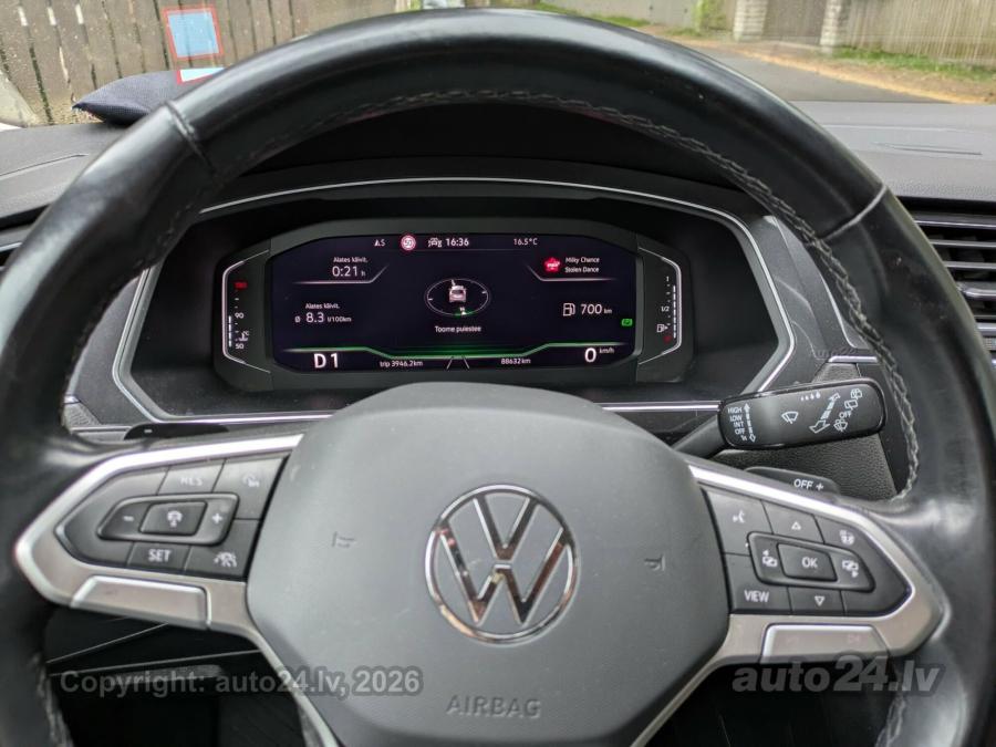 Grey Volkswagen Tiguan 2022 in Tallinn, with an engine capacity of 1.50 L and mileage of 89 thousand km for 27800 €, photo 8 on AUTOMOTO.COM.LV