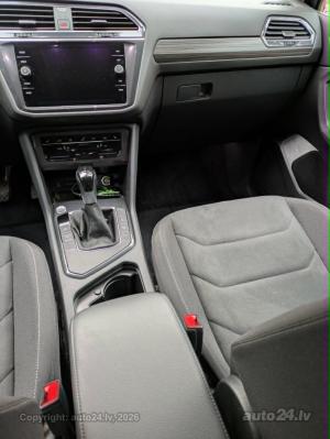 Grey Volkswagen Tiguan 2022 in Tallinn, with an engine capacity of 1.50 L and mileage of 89 thousand km for 27800 €, photo 12 on AUTOMOTO.COM.LV