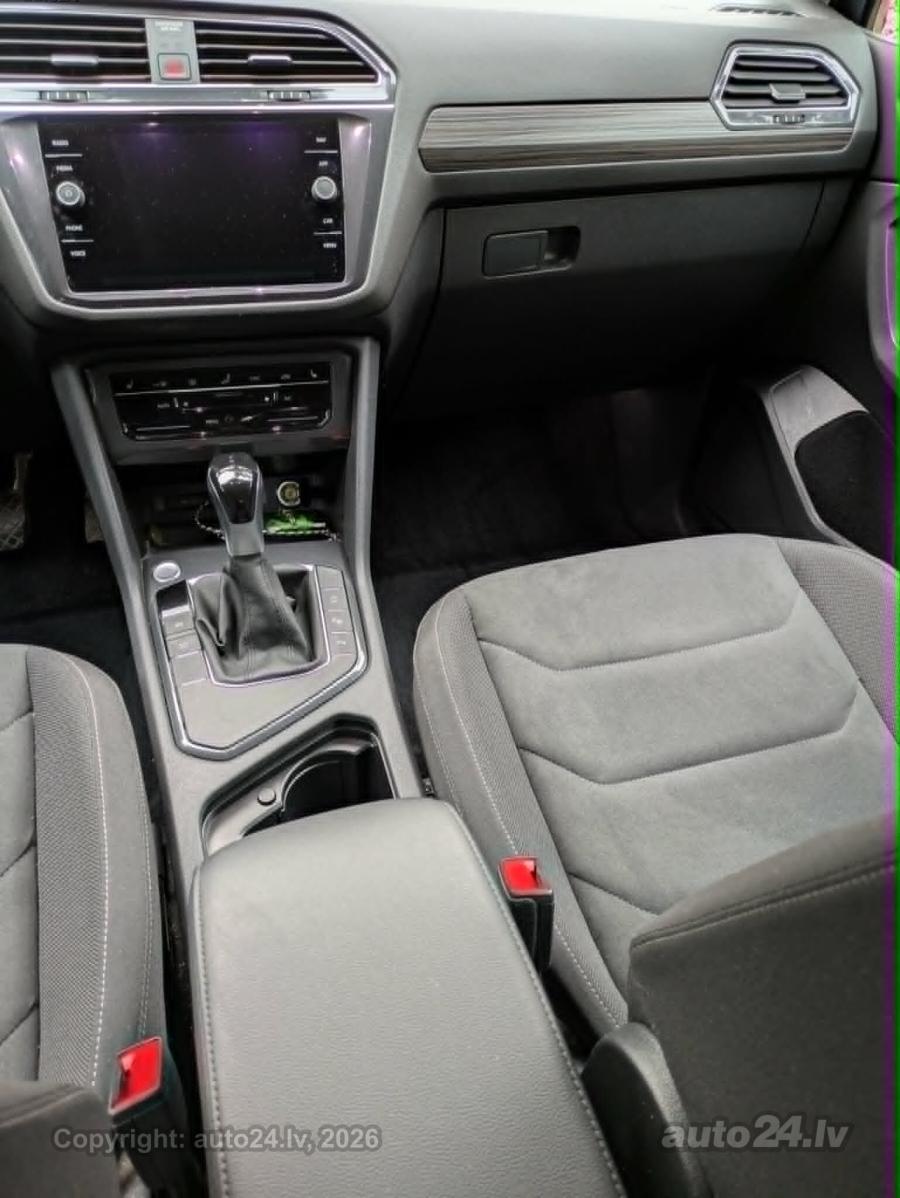 Grey Volkswagen Tiguan 2022 in Tallinn, with an engine capacity of 1.50 L and mileage of 89 thousand km for 27800 €, photo 12 on AUTOMOTO.COM.LV