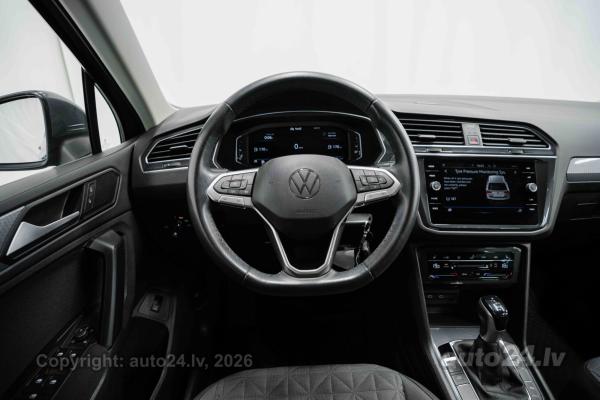 Grey Volkswagen Tiguan 2022 in Tallinn, with an engine capacity of 2.00 L and mileage of 79 thousand km for 23900 €, photo 10 on AUTOMOTO.COM.LV