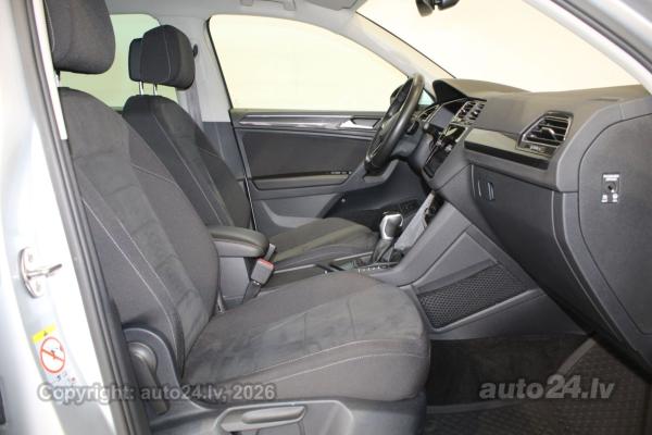 Grey Volkswagen Tiguan 2022 in Tallinn, with an engine capacity of 1.50 L and mileage of 40 thousand km for 24990 €, photo 6 on AUTOMOTO.COM.LV