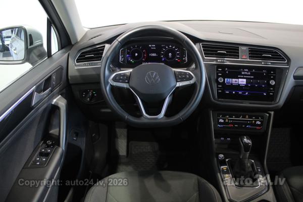 Grey Volkswagen Tiguan 2022 in Tallinn, with an engine capacity of 1.50 L and mileage of 40 thousand km for 24990 €, photo 9 on AUTOMOTO.COM.LV