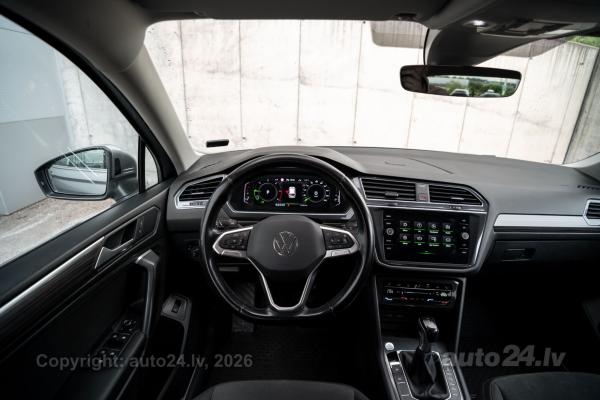 Grey Volkswagen Tiguan 2022 in Tartu, with an engine capacity of 2.00 L and mileage of 239 thousand km for 22900 €, photo 9 on AUTOMOTO.COM.LV