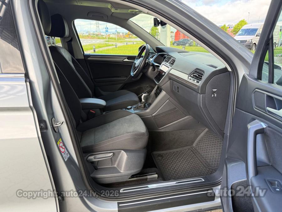 Grey Volkswagen Tiguan 2023 in Tartu, with an engine capacity of 2.00 L and mileage of 64 thousand km for 31990 €, photo 11 on AUTOMOTO.COM.LV