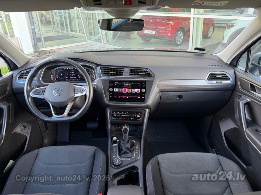 Grey Volkswagen Tiguan 2023 in Tartu, with an engine capacity of 2.00 L and mileage of 64 thousand km for 31990 €, photo 13 on AUTOMOTO.COM.LV