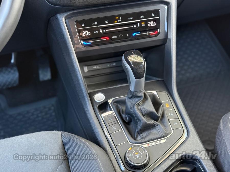 Grey Volkswagen Tiguan 2023 in Tartu, with an engine capacity of 2.00 L and mileage of 64 thousand km for 31990 €, photo 16 on AUTOMOTO.COM.LV