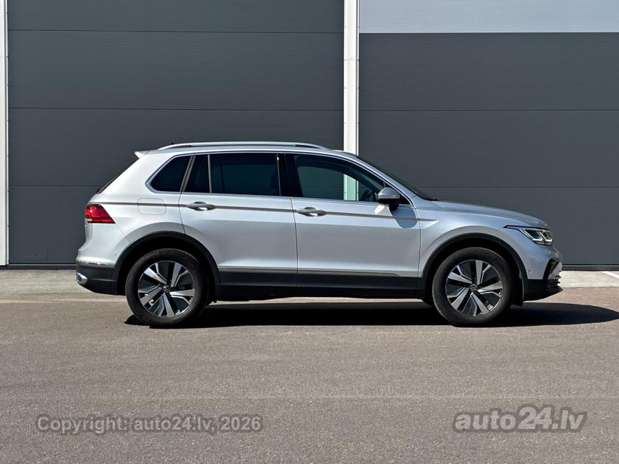 Grey Volkswagen Tiguan 2023 in Tallinn, with an engine capacity of 1.40 L and mileage of 73 thousand km for 26500 €, photo 5 on AUTOMOTO.COM.LV