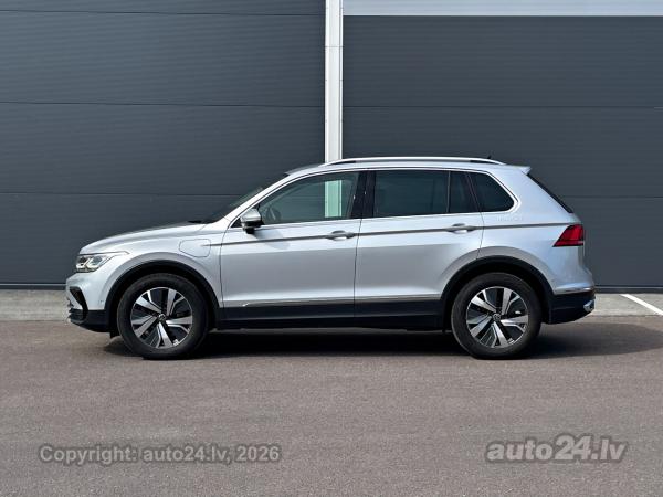Pelēks Volkswagen Tiguan 2023 Tallina, ar dzinēja tilpumu 1.40 L un nobraukumu 73 tūkst. km par 26500 €, foto 5 vietnē AUTOMOTO.COM.LV