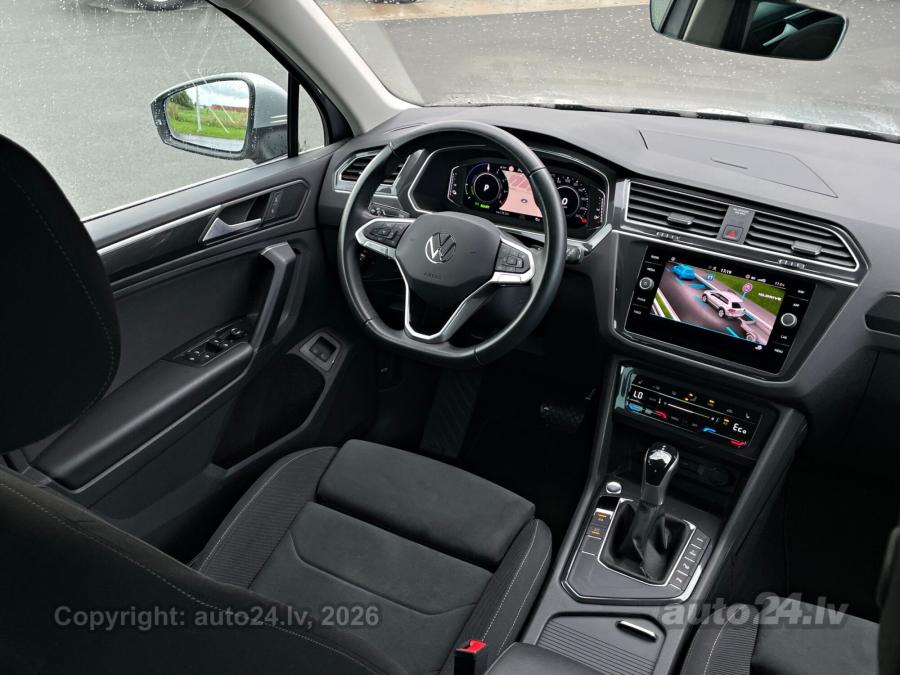 Grey Volkswagen Tiguan 2023 in Tallinn, with an engine capacity of 1.40 L and mileage of 73 thousand km for 26500 €, photo 12 on AUTOMOTO.COM.LV