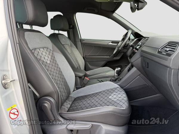 Grey Volkswagen Tiguan 2023 in Parnu, with an engine capacity of 1.50 L and mileage of 54 thousand km for 30900 €, photo 6 on AUTOMOTO.COM.LV
