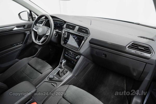 Volkswagen Tiguan 2023 in Tallinn on AUTOMOTO.COM.LV Grey Volkswagen Tiguan 2023 in Tallinn, with an engine capacity of 2.00 L and mileage of 137 thousand km for 26900 €, photo 8 on AUTOMOTO.COM.LV