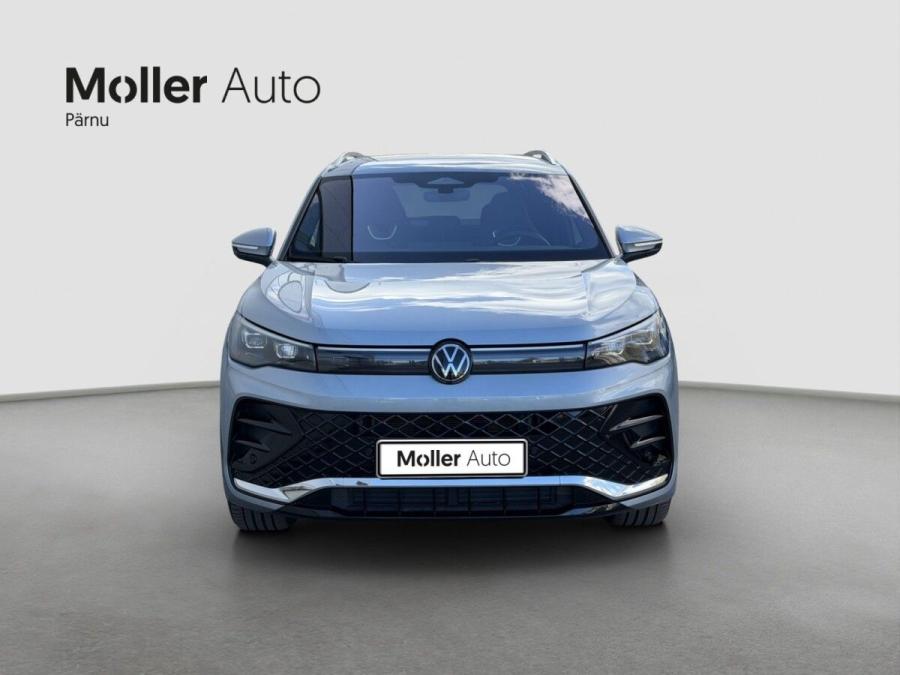 Pelēks Volkswagen Tiguan 2024 Pērnava, ar dzinēja tilpumu 2.00 L un nobraukumu 35 tūkst. km par 45450 €, foto 4 vietnē AUTOMOTO.COM.LV