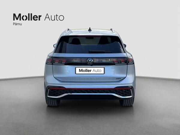 Pelēks Volkswagen Tiguan 2024 Pērnava, ar dzinēja tilpumu 2.00 L un nobraukumu 35 tūkst. km par 45450 €, foto 4 vietnē AUTOMOTO.COM.LV