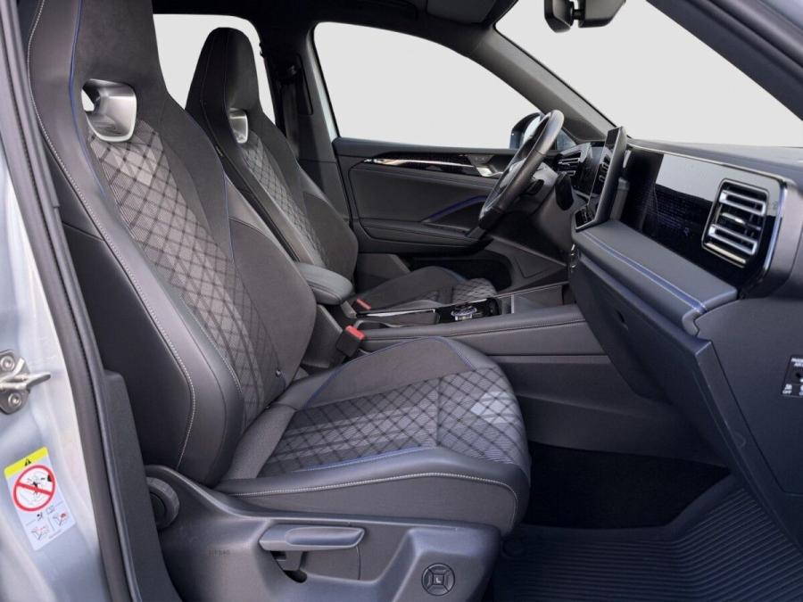 Pelēks Volkswagen Tiguan 2024 Pērnava, ar dzinēja tilpumu 2.00 L un nobraukumu 35 tūkst. km par 45450 €, foto 6 vietnē AUTOMOTO.COM.LV